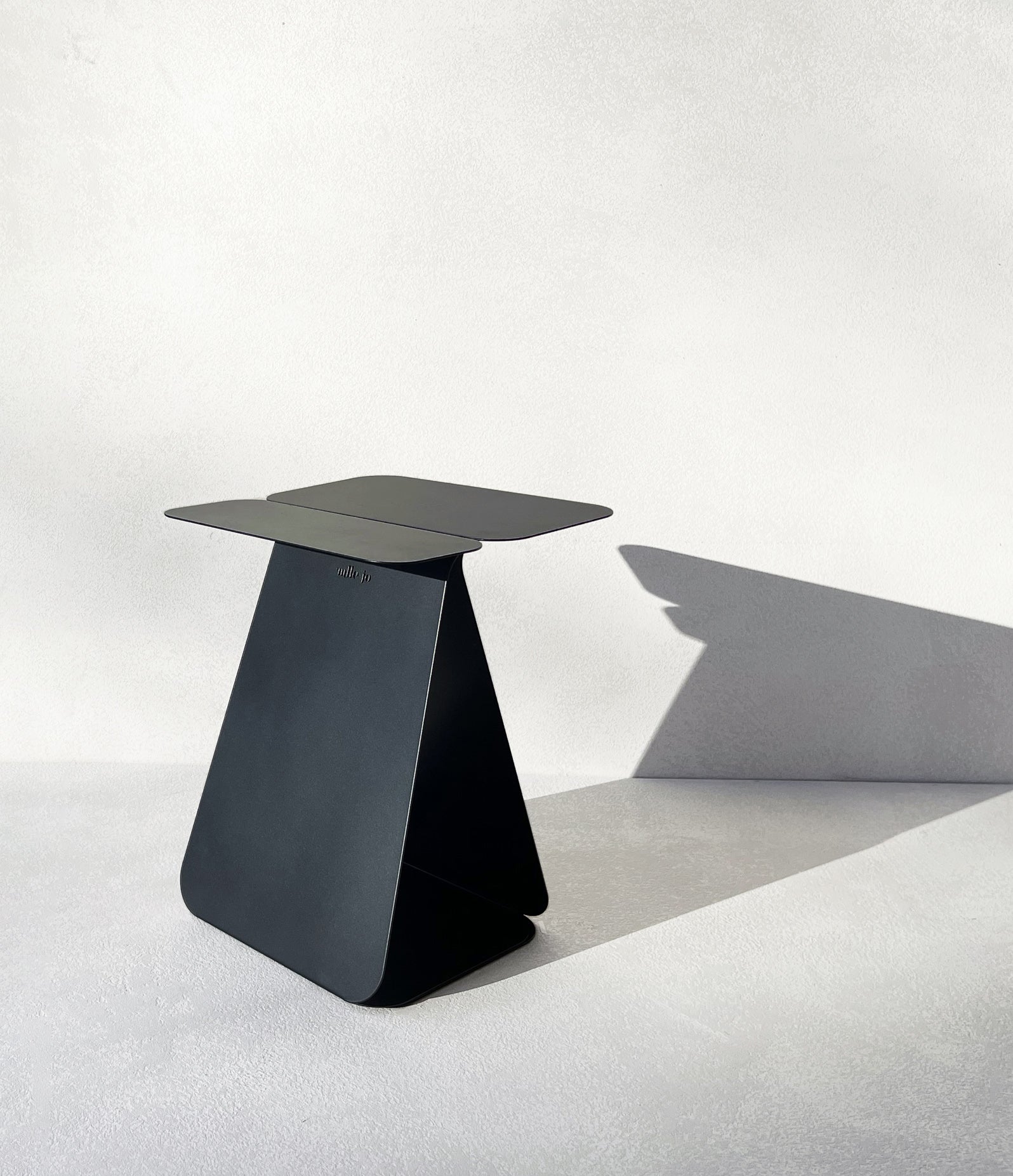 Rectangular black metal side table - YOUMY | Mademoiselle Jo