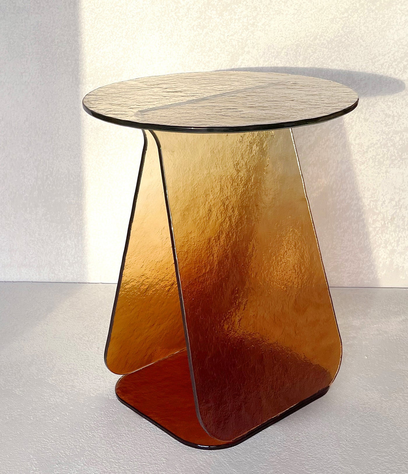 Amber glass side table - YOUMY | Mademoiselle Jo