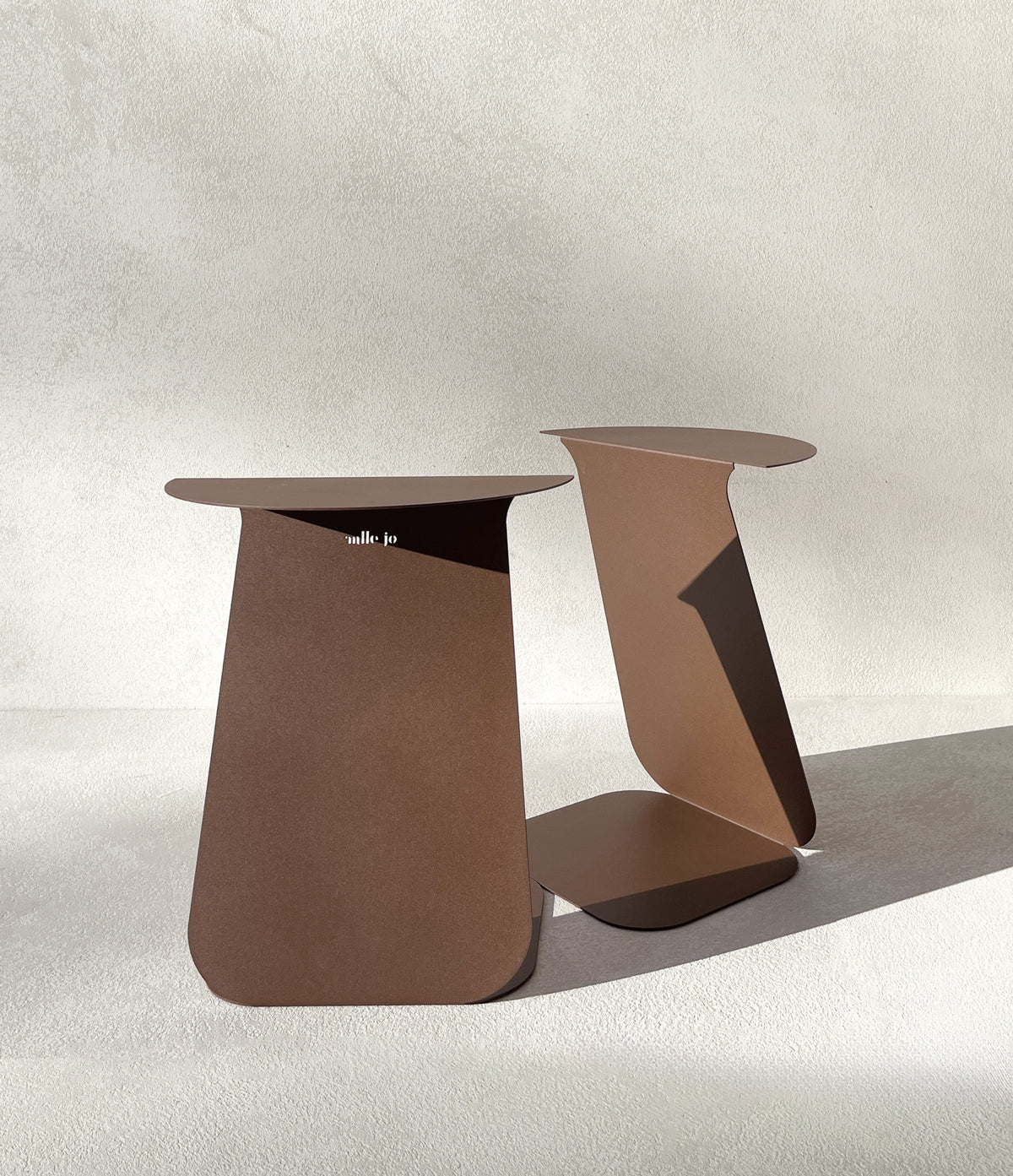 corten effect metal side table - YOUMY | Mademoiselle Jo