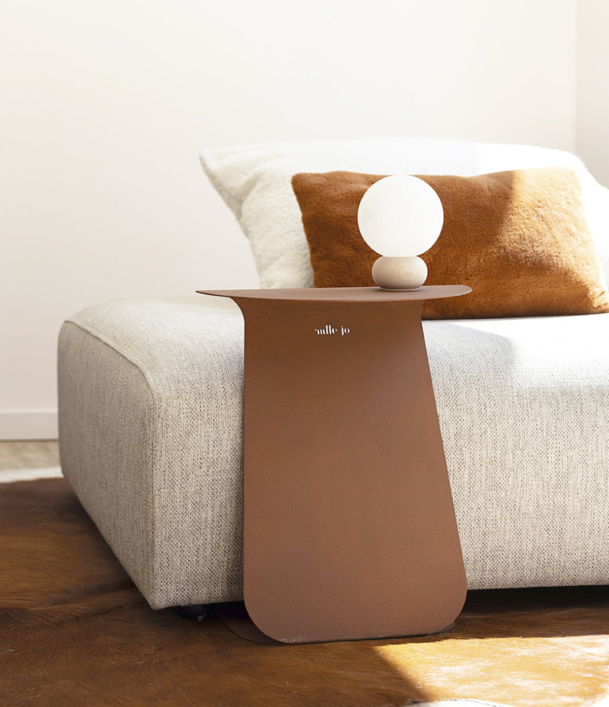corten effect metal side table - YOUMY | Mademoiselle Jo